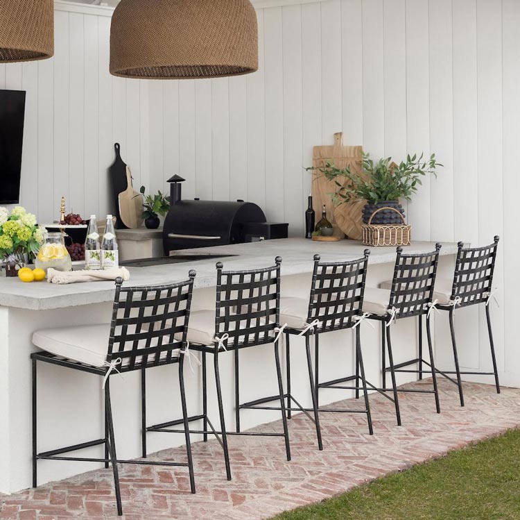Outdoor Bar Stools | Bar & Counter Height : BBQGuys